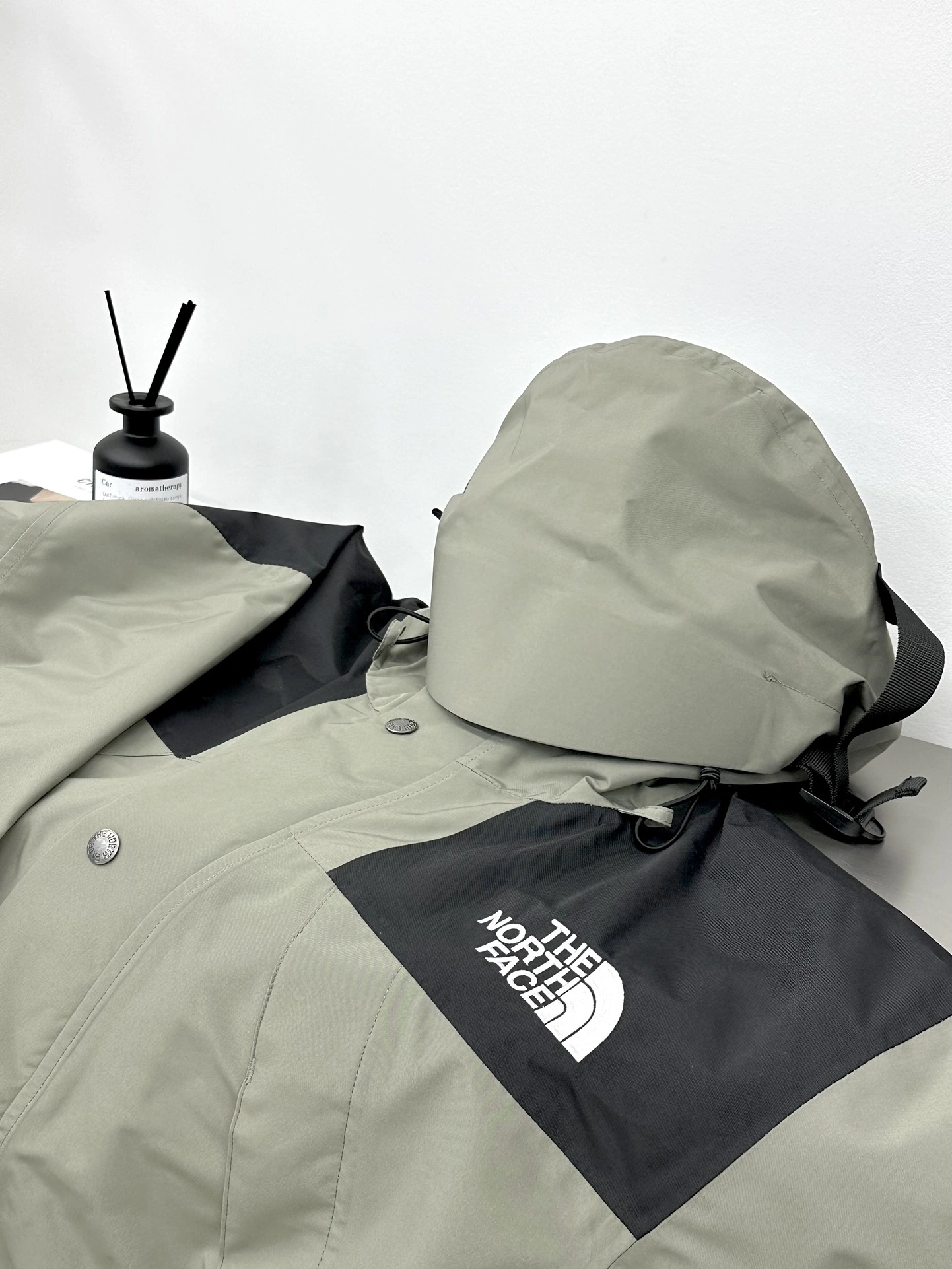 Accurate model The North Face Outwear