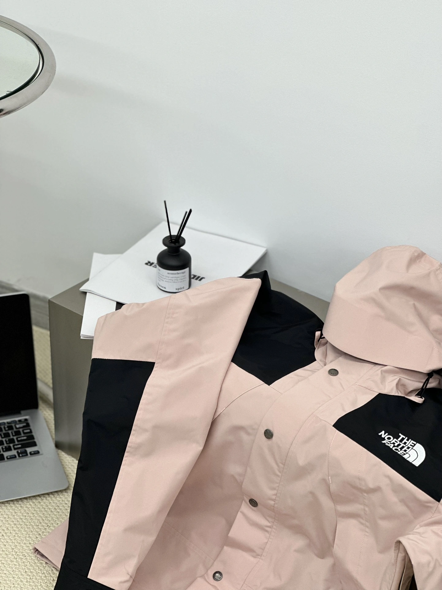 Exact replica The North Face Outwear