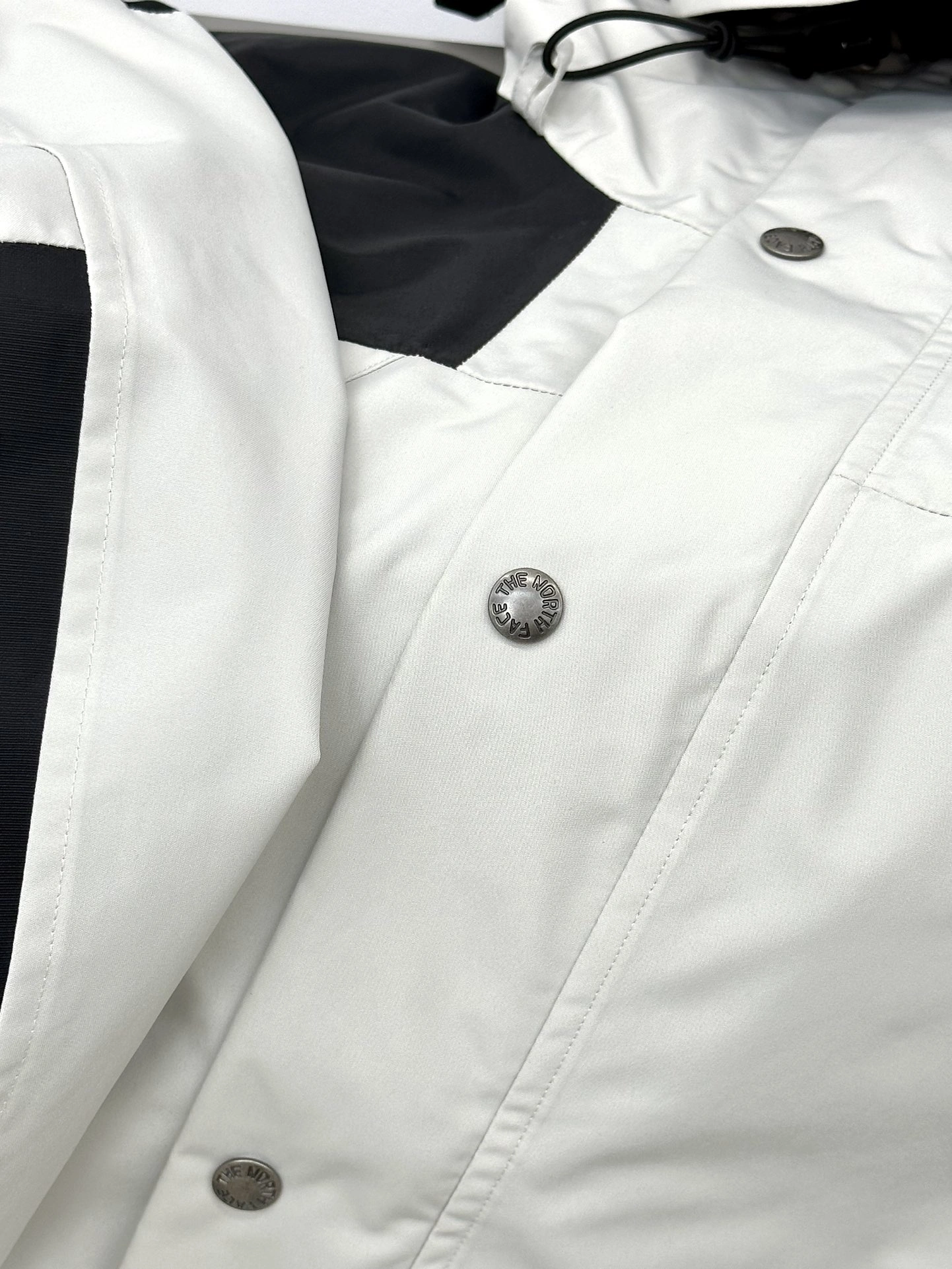 Exact replica The North Face Outwear