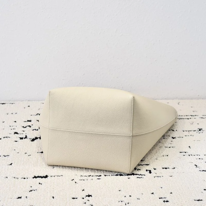 Accurate model The Row Bucket Bags