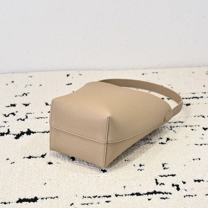 Exact replica The Row Bucket Bags