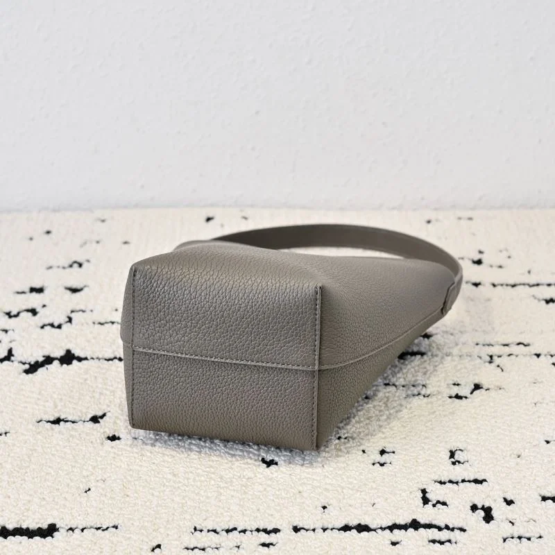 Mirror quality The Row Bucket Bags