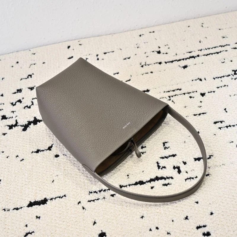 Mirror quality The Row Bucket Bags