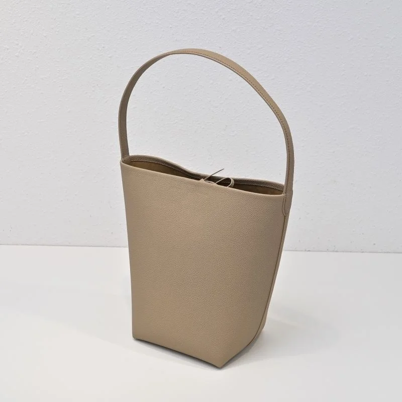 Mirror quality The Row Bucket Bags