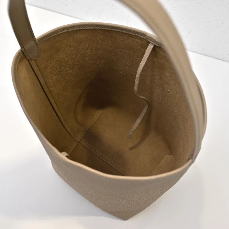 Mirror quality The Row Bucket Bags