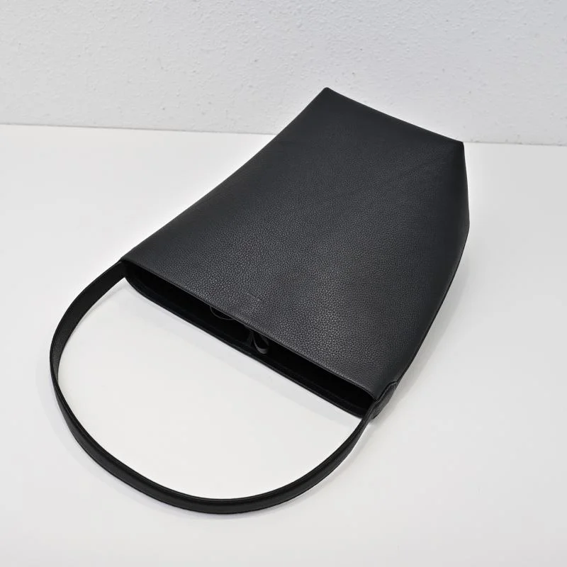 Exact replica The Row Bucket Bags