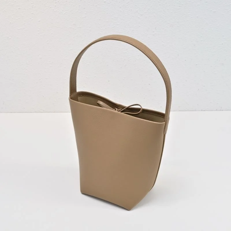 Mirror quality The Row Bucket Bags
