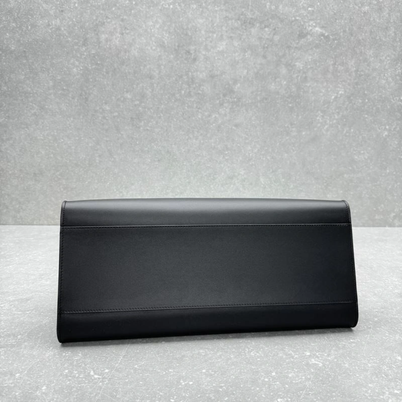 Accurate model The Row Clutch Bags
