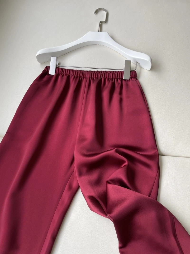 Accurate model The Row Long Pants