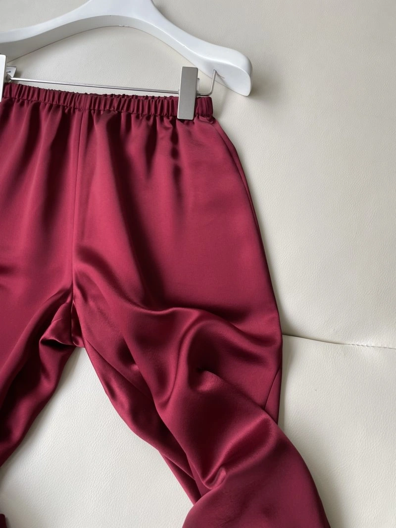 Accurate model The Row Long Pants