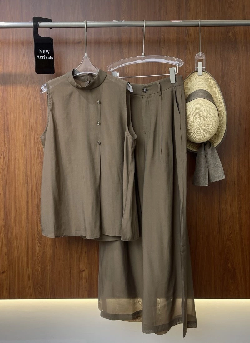 Accurate model The Row Long Suits