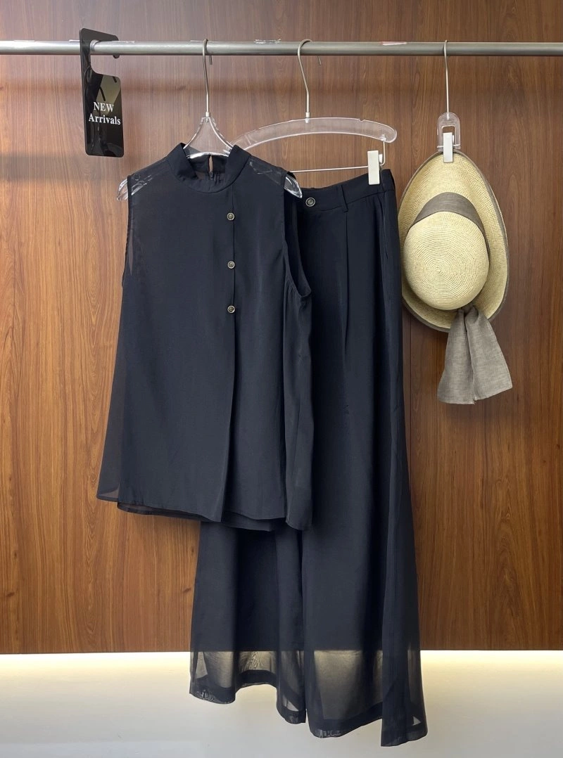 Accurate model The Row Long Suits