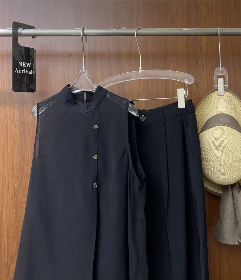 Accurate model The Row Long Suits