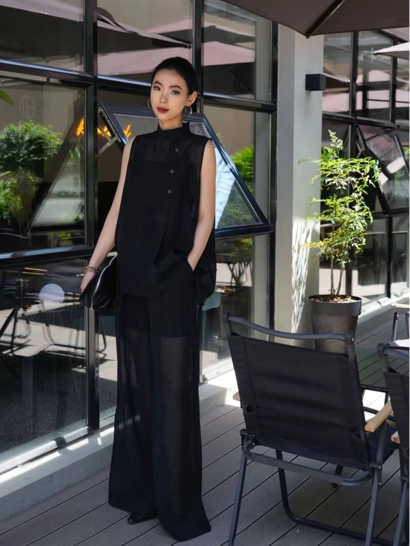 Accurate model The Row Long Suits