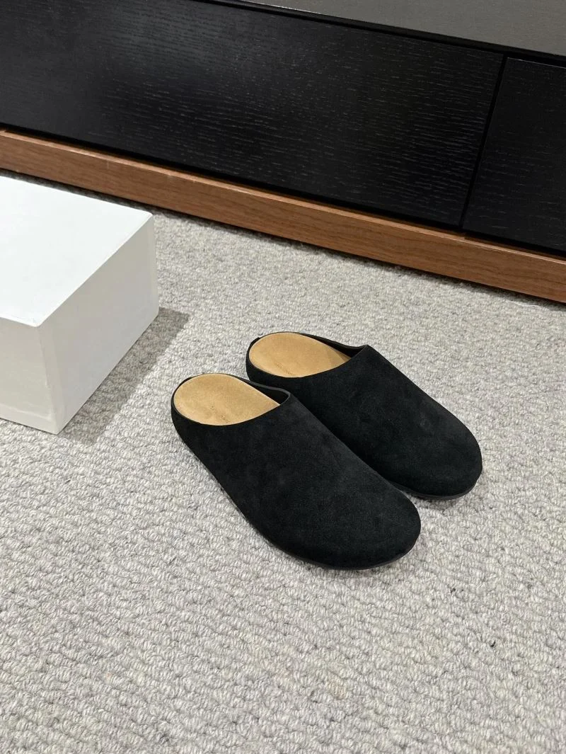 Accurate model The Row Sandals