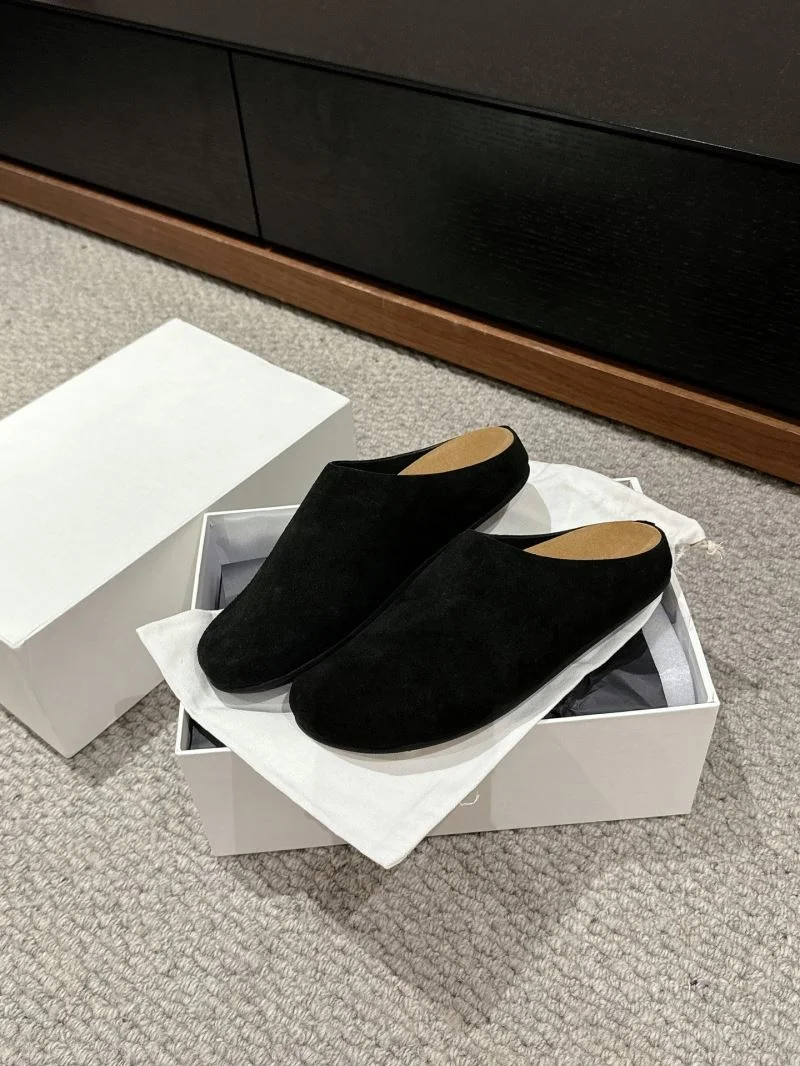 Accurate model The Row Sandals