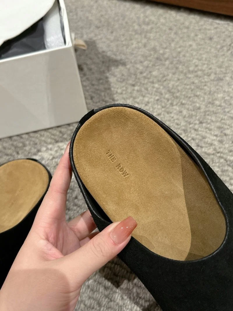 Accurate model The Row Sandals