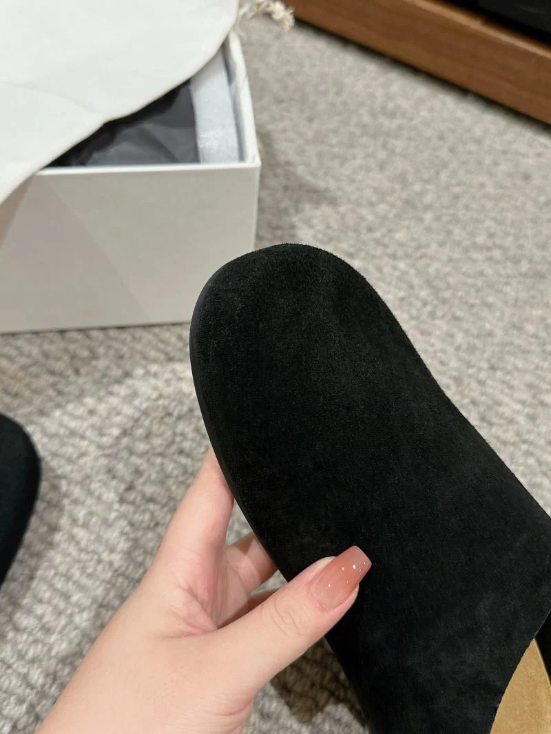 Accurate model The Row Sandals