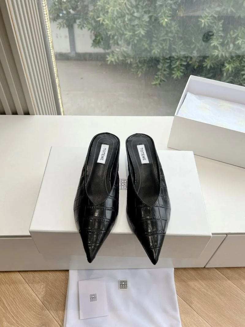 Indistinguishable The Row Sandals