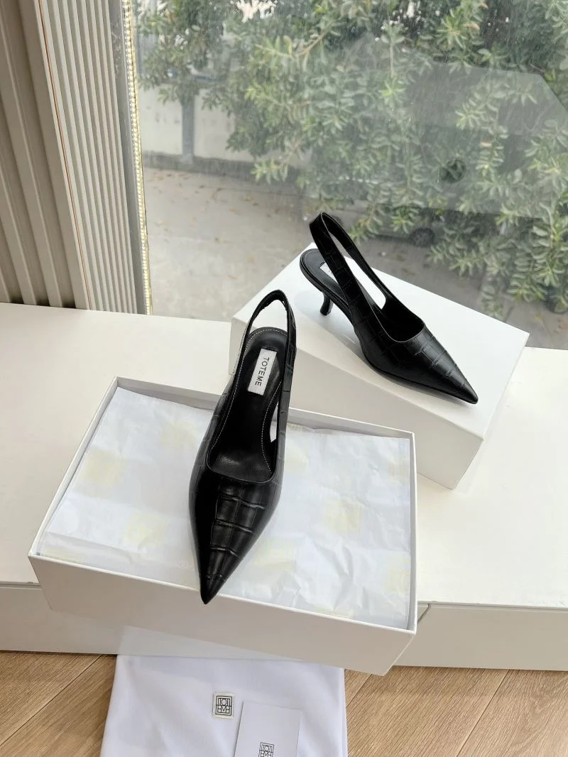 High accuracy The Row Sandals