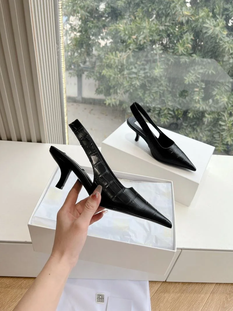 High accuracy The Row Sandals