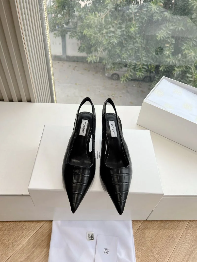 High accuracy The Row Sandals