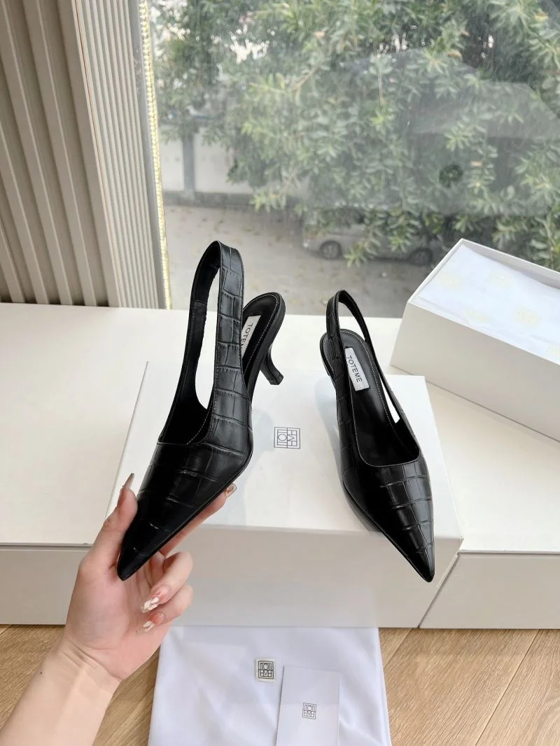 High accuracy The Row Sandals