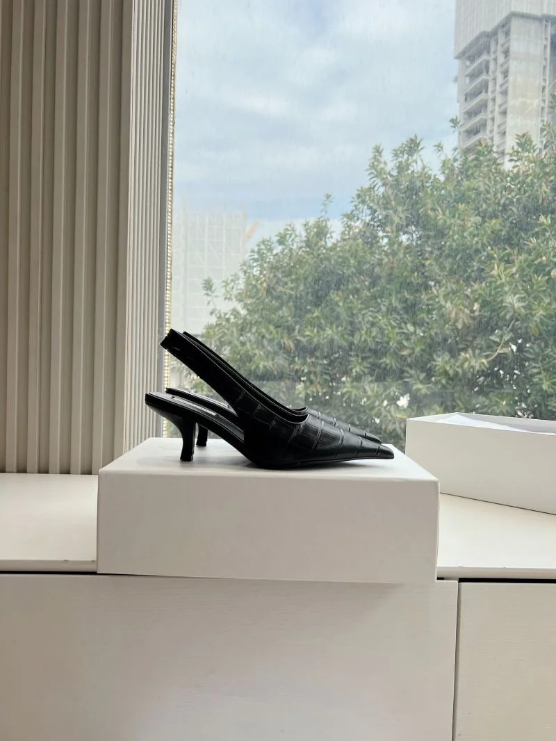 High accuracy The Row Sandals
