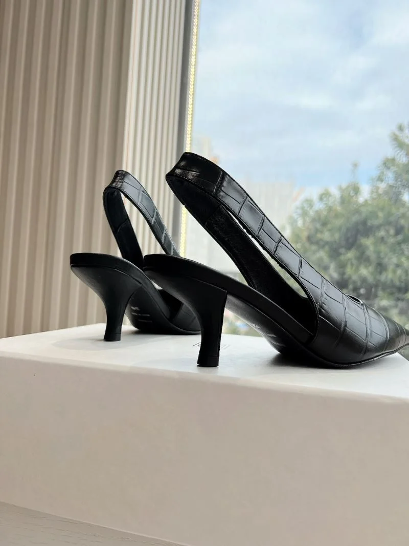 High accuracy The Row Sandals