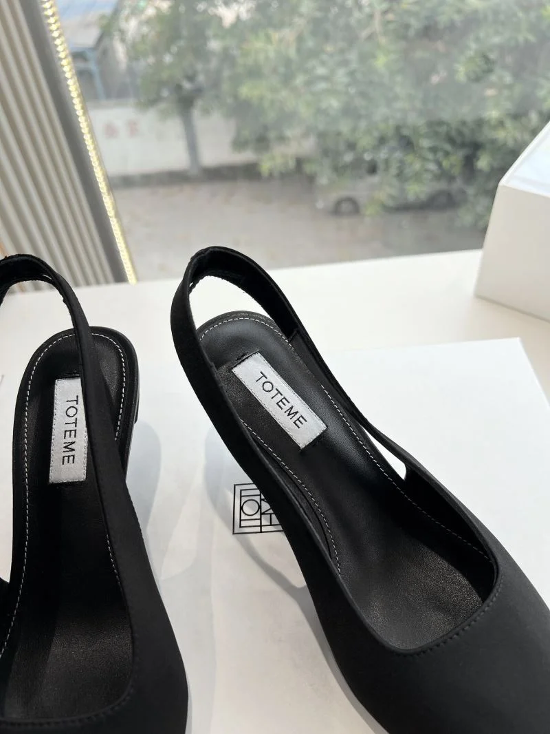 Brand-original The Row Sandals
