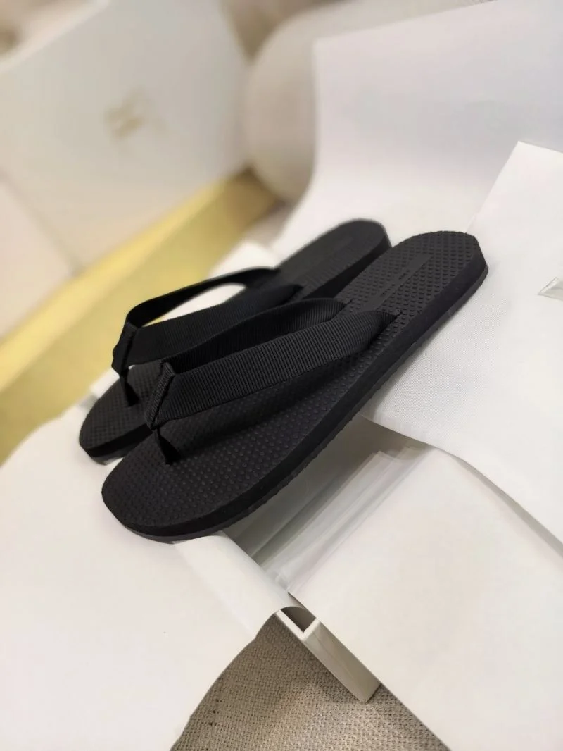 High accuracy The Row Sandals