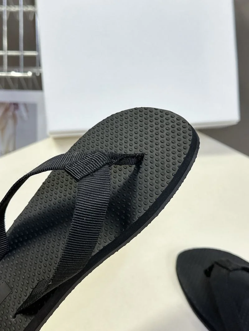 Top mirror The Row Sandals