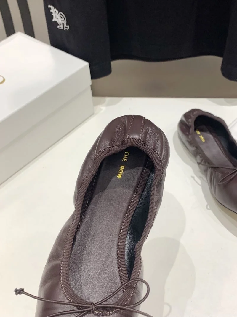 Accurate model The Row Shoes