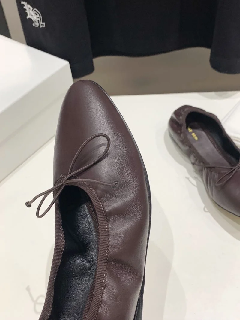 Accurate model The Row Shoes