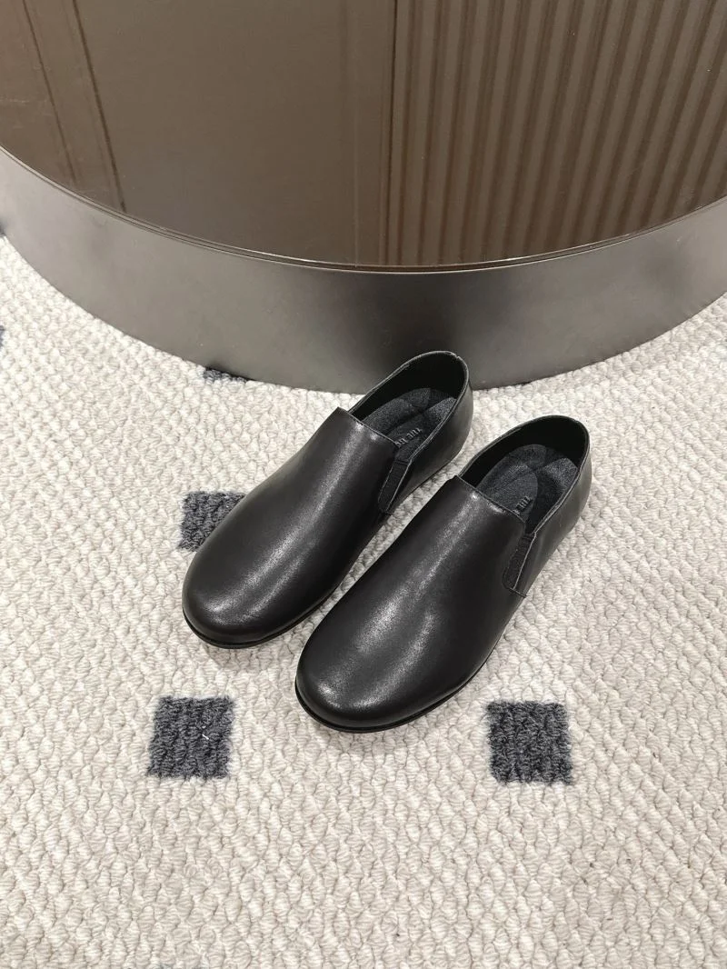 Accurate model The Row Shoes