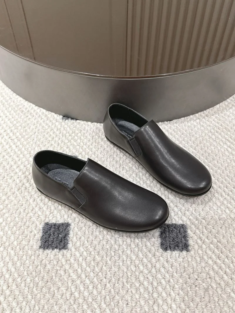 Accurate model The Row Shoes