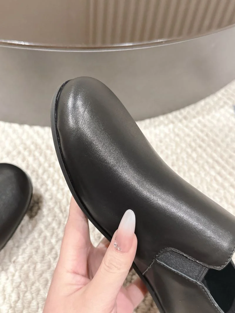 Accurate model The Row Shoes