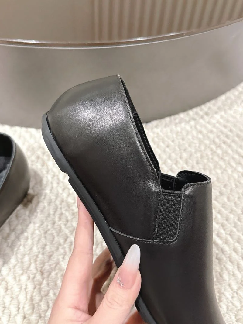 Accurate model The Row Shoes