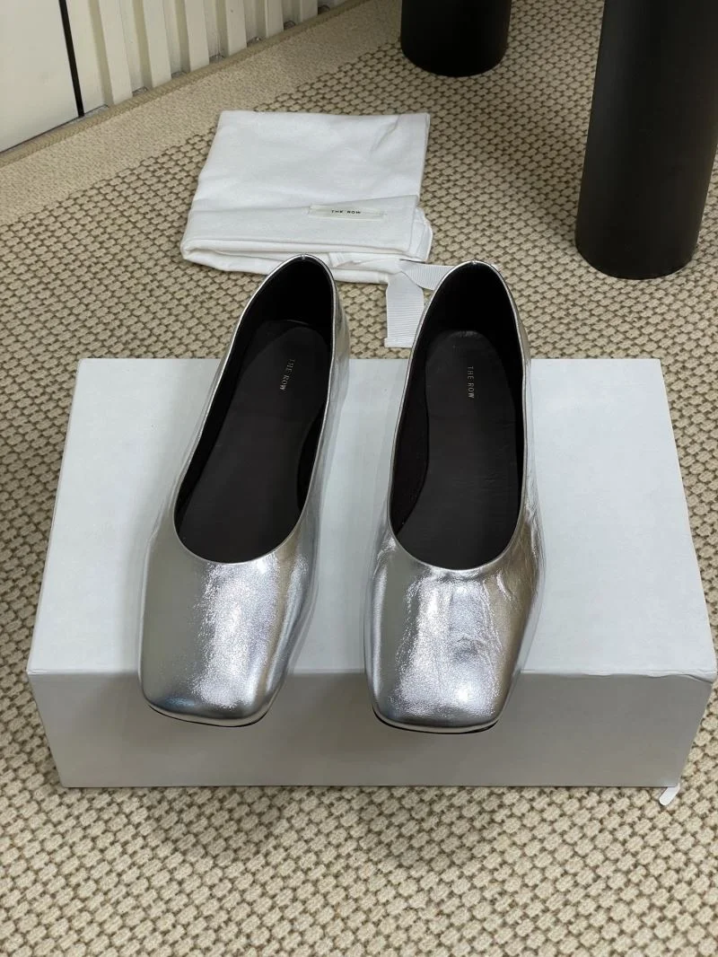 Accurate model The Row Shoes