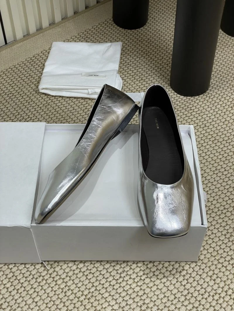Accurate model The Row Shoes