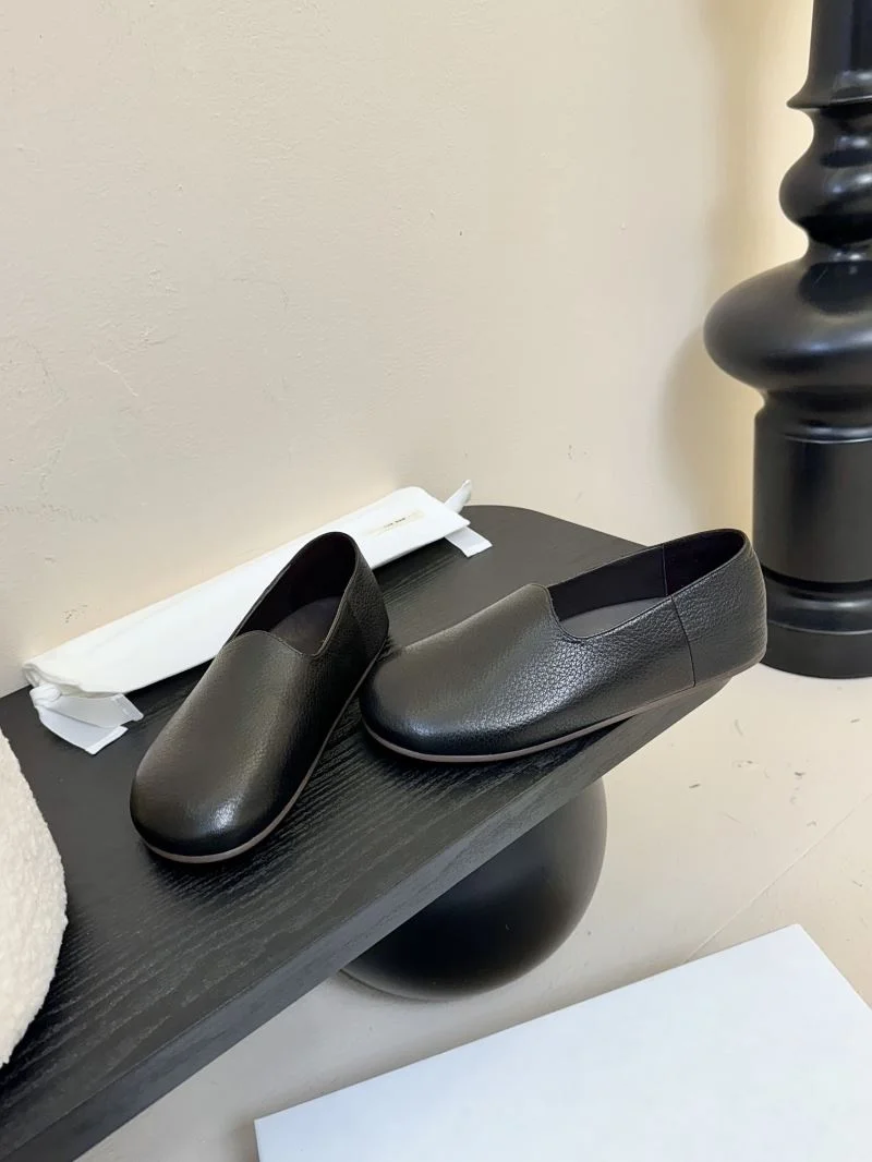 Top mirror The Row Shoes