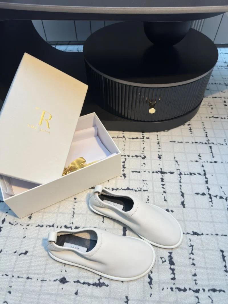 Accurate model The Row Shoes