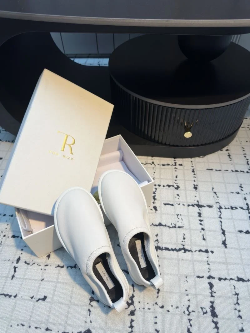 Accurate model The Row Shoes