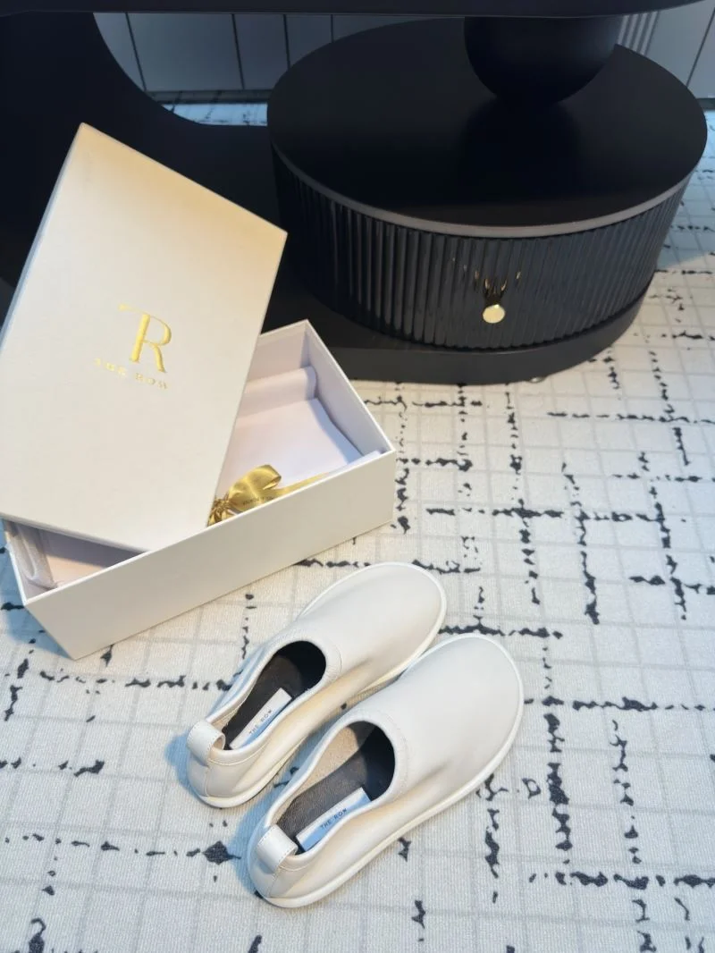 Accurate model The Row Shoes