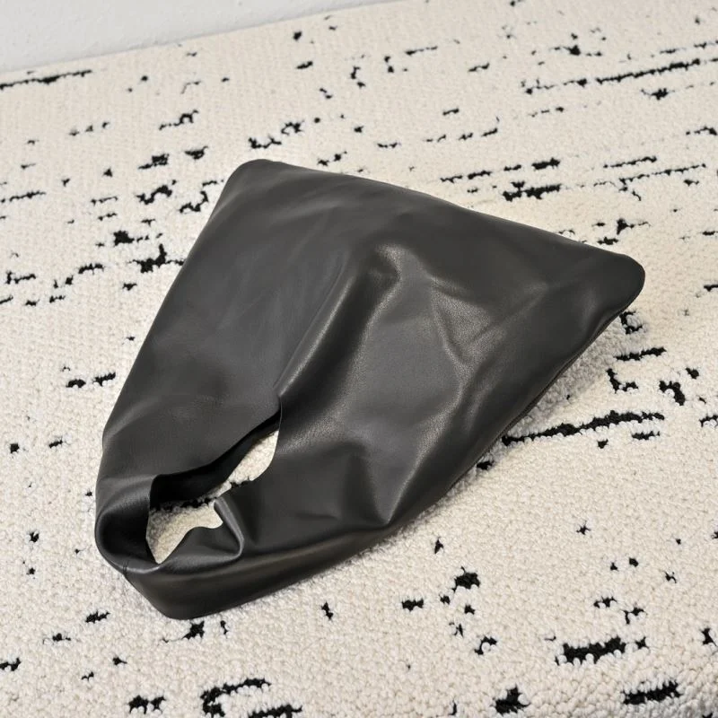 Affordable The Row Shopping Bags