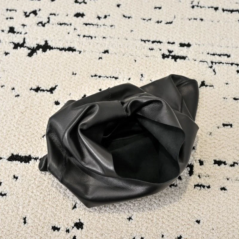 Affordable The Row Shopping Bags