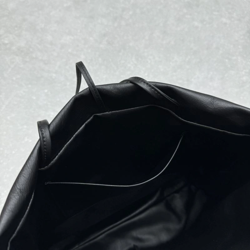 Accurate model The Row Shopping Bags