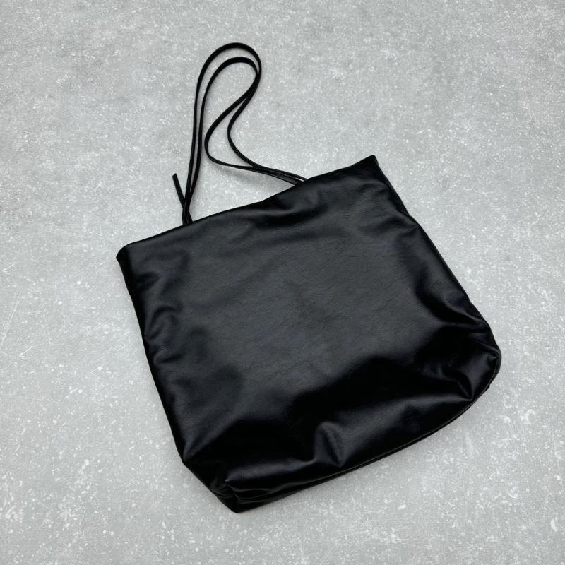 Accurate model The Row Shopping Bags
