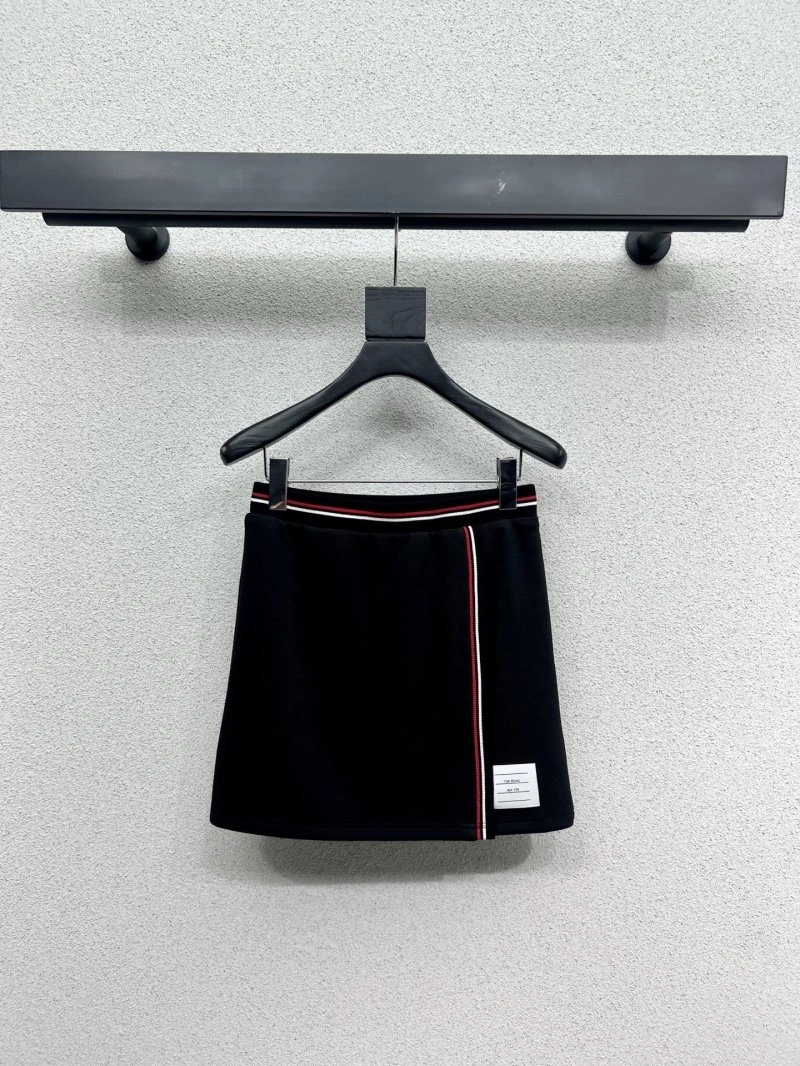 Accurate model Thom Browne Dress Suits