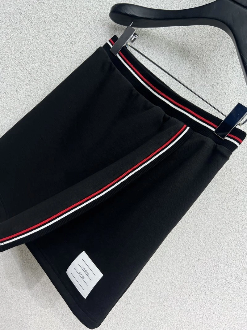 Accurate model Thom Browne Dress Suits